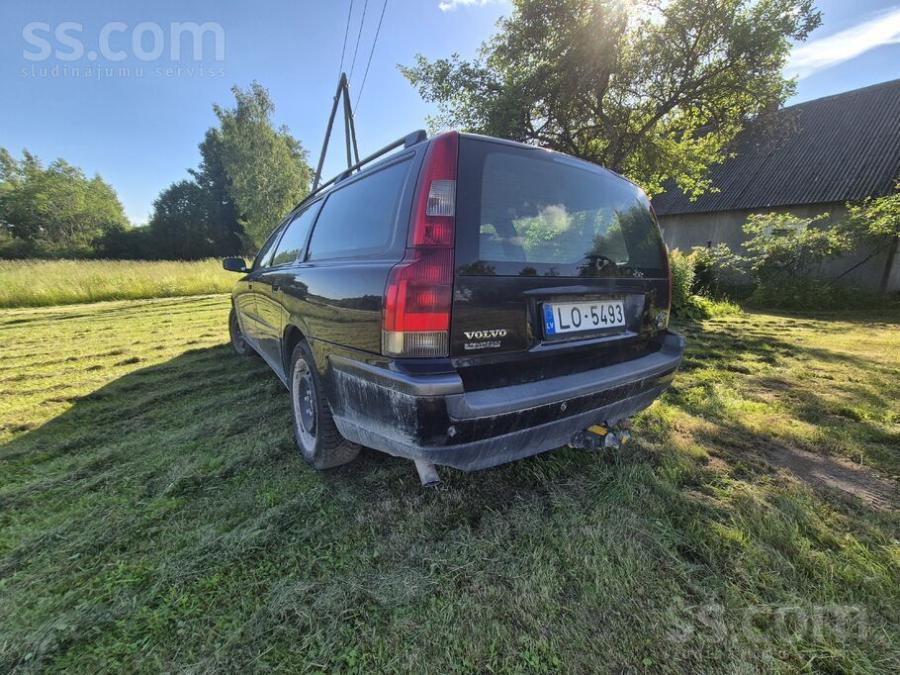 Zils Volvo V70 2004 Gulbene, ar dzinēja tilpumu 2.40 L un nobraukumu 326 tūkst. km par 1500 €, foto 4 vietnē AUTOMOTO.COM.LV