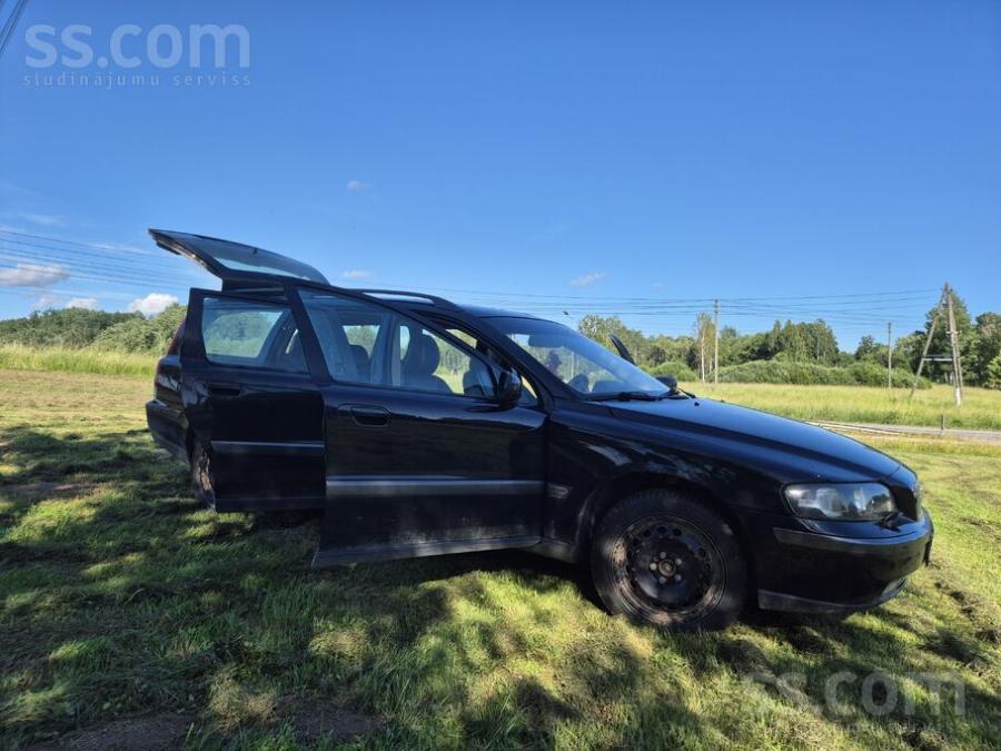 Zils Volvo V70 2004 Gulbene, ar dzinēja tilpumu 2.40 L un nobraukumu 326 tūkst. km par 1500 €, foto 5 vietnē AUTOMOTO.COM.LV