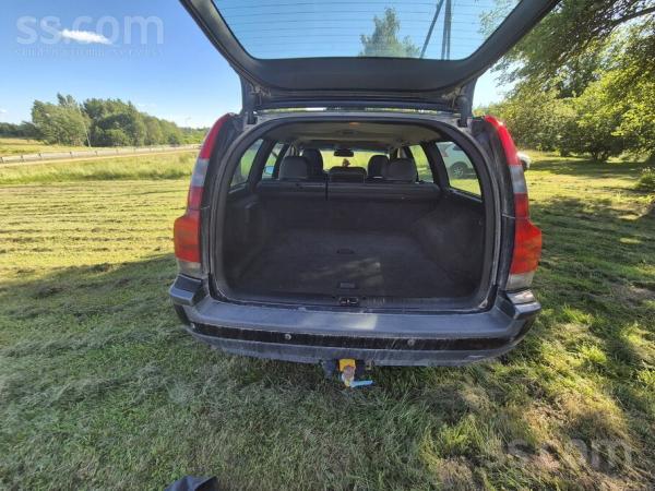 Zils Volvo V70 2004 Gulbene, ar dzinēja tilpumu 2.40 L un nobraukumu 326 tūkst. km par 1500 €, foto 5 vietnē AUTOMOTO.COM.LV