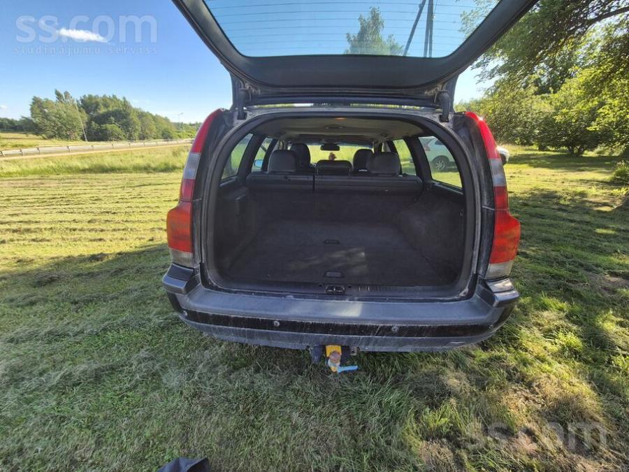Zils Volvo V70 2004 Gulbene, ar dzinēja tilpumu 2.40 L un nobraukumu 326 tūkst. km par 1500 €, foto 6 vietnē AUTOMOTO.COM.LV