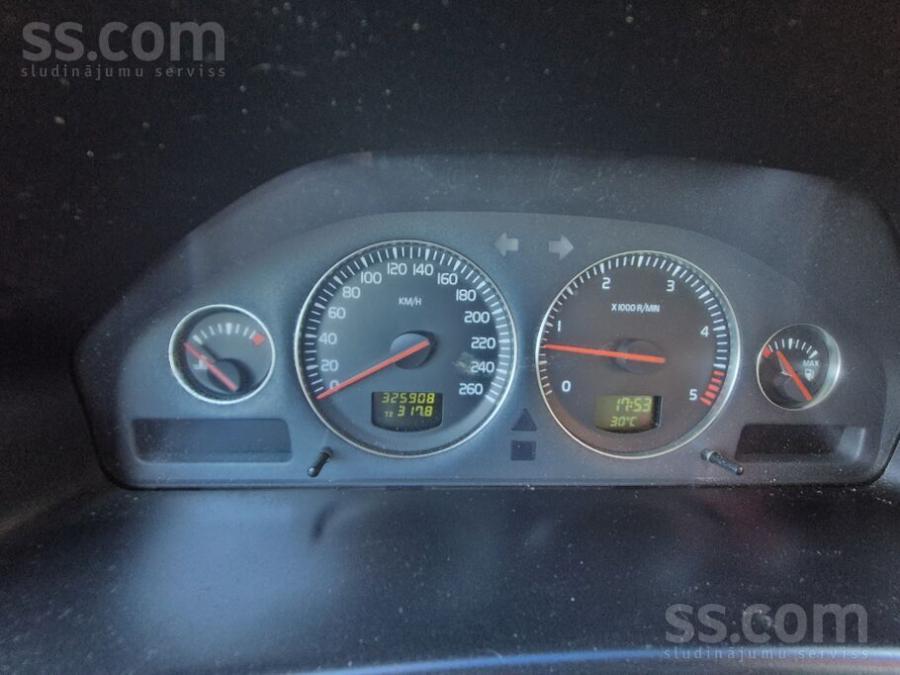 Zils Volvo V70 2004 Gulbene, ar dzinēja tilpumu 2.40 L un nobraukumu 326 tūkst. km par 1500 €, foto 8 vietnē AUTOMOTO.COM.LV