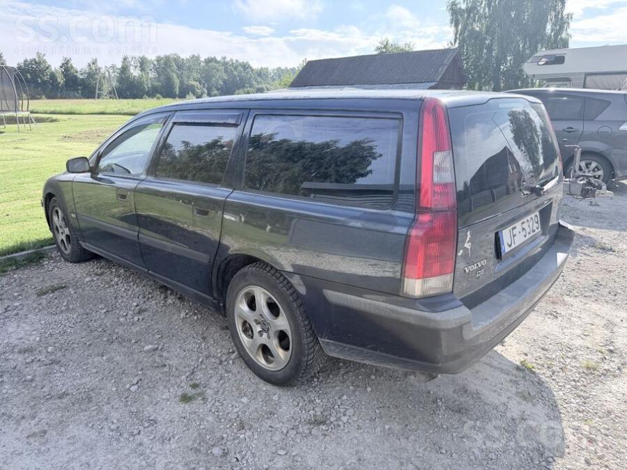 Zils Volvo V70 2004 Jelgava, ar dzinēja tilpumu 2.40 L un nobraukumu 327 tūkst. km par 1190 €, foto 3 vietnē AUTOMOTO.COM.LV