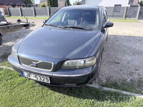 Blue Volvo V70 2004 in Jelgava, with an engine capacity of 2.40 L and mileage of 327 thousand km for 1190 €, photo 3 on AUTOMOTO.COM.LV