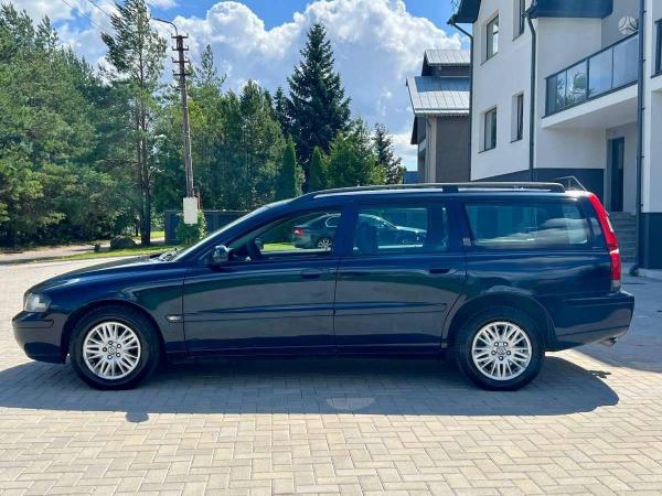 Zils Volvo V70 2004 Panevēža, ar dzinēja tilpumu 2.40 L un nobraukumu 387 tūkst. km par 1400 €, foto 2 vietnē AUTOMOTO.COM.LV