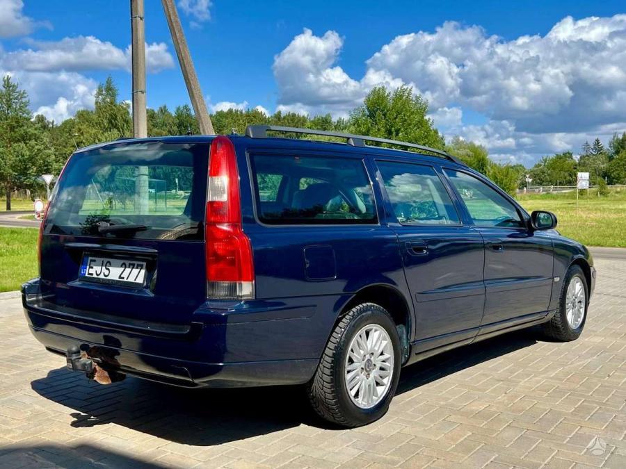 Синий Вольво В70 2004 в Паневежис, объемом двигателя 2.40 л и пробегом 387 тыс. км за 1400 €, фото 5 на AUTOMOTO.COM.LV