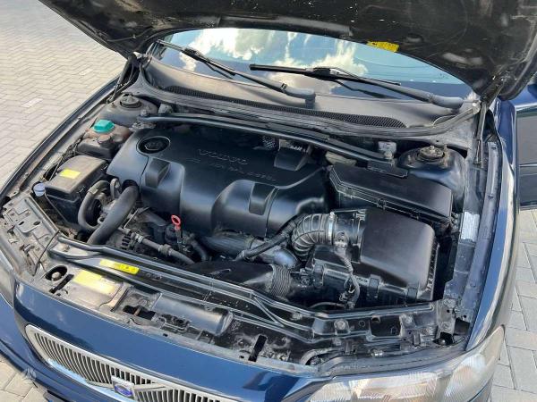Zils Volvo V70 2004 Panevēža, ar dzinēja tilpumu 2.40 L un nobraukumu 387 tūkst. km par 1400 €, foto 7 vietnē AUTOMOTO.COM.LV