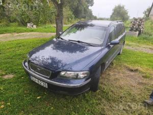 Zils Volvo V70 2004 Daugavpils, ar dzinēja tilpumu 2.40 L un nobraukumu 337 tūkst. km par 2100 €, foto  vietnē AUTOMOTO.COM.LV