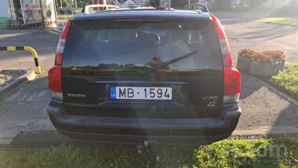Blue Volvo V70 2004 in Gulbene, with an engine capacity of 2.40 L and mileage of 303 thousand km for 2250 €, photo 3 on AUTOMOTO.COM.LV