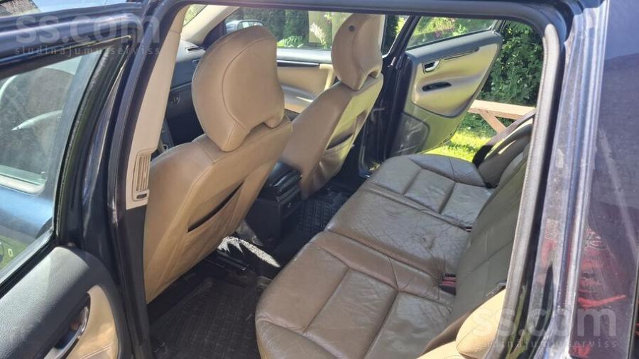 Zils Volvo V70 2004 Gulbene, ar dzinēja tilpumu 2.40 L un nobraukumu 303 tūkst. km par 2250 €, foto 6 vietnē AUTOMOTO.COM.LV