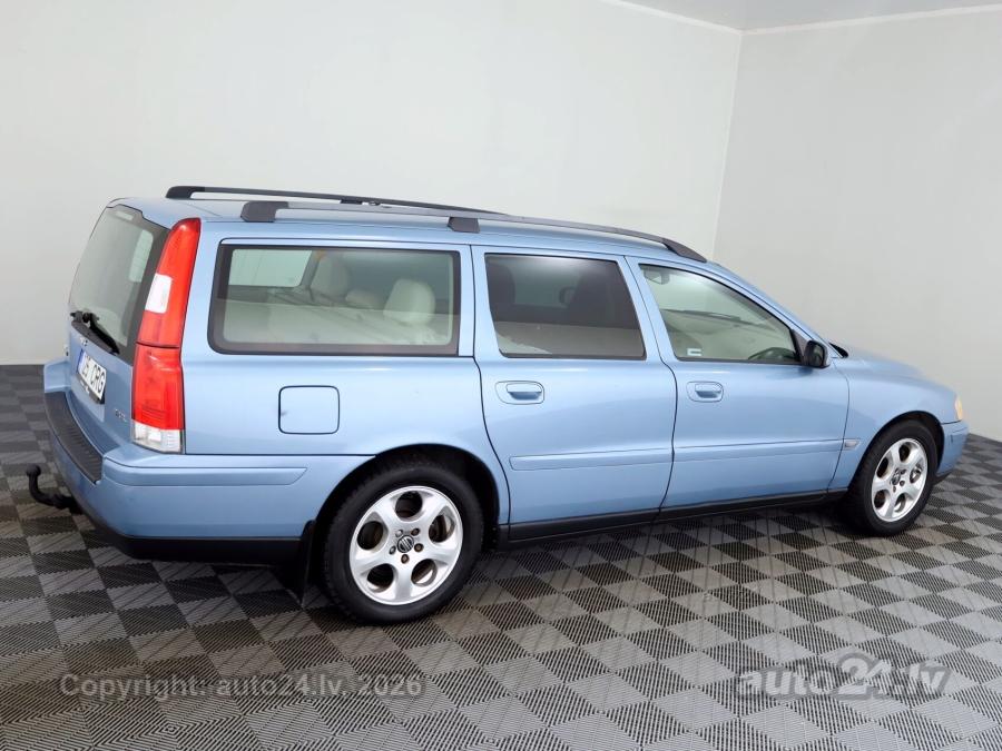 Blue Volvo V70 2004 in Tallinn, with an engine capacity of 2.40 L and mileage of 355 thousand km for 899 €, photo 4 on AUTOMOTO.COM.LV