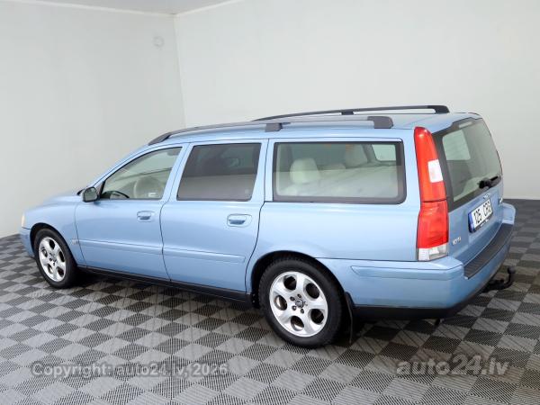 Zils Volvo V70 2004 Tallina, ar dzinēja tilpumu 2.40 L un nobraukumu 355 tūkst. km par 899 €, foto 4 vietnē AUTOMOTO.COM.LV