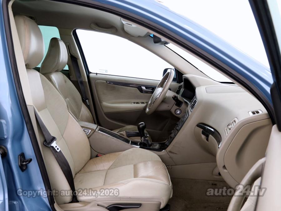Blue Volvo V70 2004 in Tallinn, with an engine capacity of 2.40 L and mileage of 355 thousand km for 899 €, photo 7 on AUTOMOTO.COM.LV