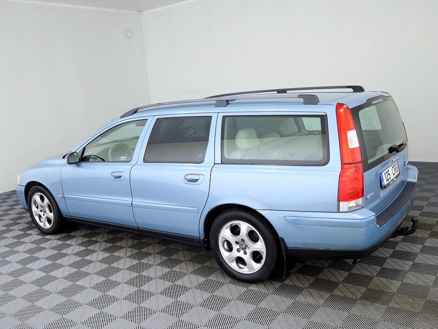Zils Volvo V70 2004 Tallina, ar dzinēja tilpumu 2.40 L un nobraukumu 355 tūkst. km par 899 €, foto 12 vietnē AUTOMOTO.COM.LV