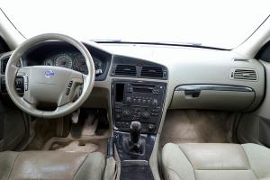 Zils Volvo V70 2004 Tallina, ar dzinēja tilpumu 2.40 L un nobraukumu 355 tūkst. km par 899 €, foto 13 vietnē AUTOMOTO.COM.LV
