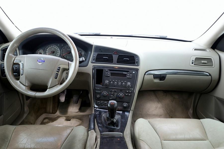 Zils Volvo V70 2004 Tallina, ar dzinēja tilpumu 2.40 L un nobraukumu 355 tūkst. km par 899 €, foto 13 vietnē AUTOMOTO.COM.LV