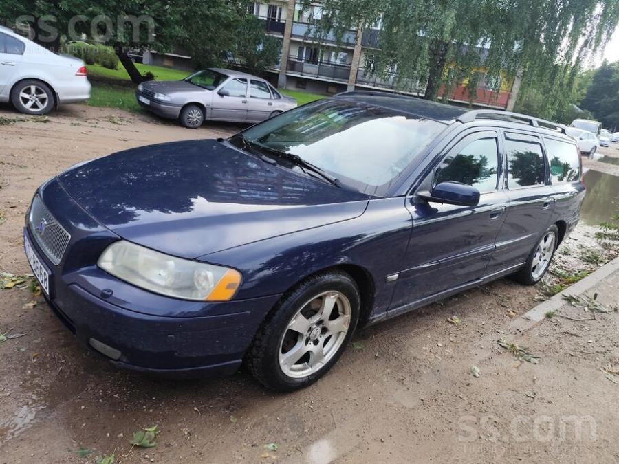 Синий Вольво В70 2004 в Рига, объемом двигателя 2.40 л и пробегом 311 тыс. км за 1350 €, фото 1 на AUTOMOTO.COM.LV