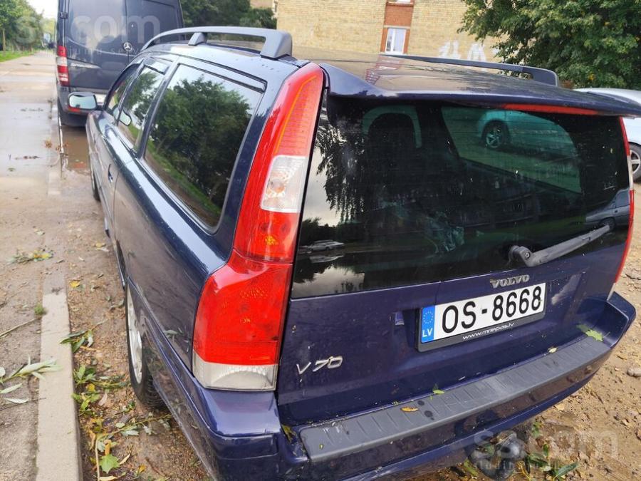 Синий Вольво В70 2004 в Рига, объемом двигателя 2.40 л и пробегом 311 тыс. км за 1350 €, фото 4 на AUTOMOTO.COM.LV