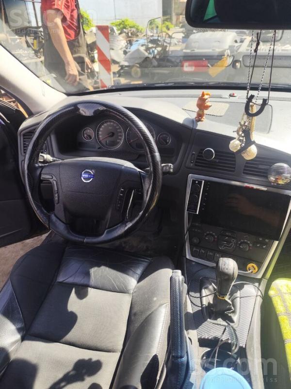 Zils Volvo V70 2004 Rīga, ar dzinēja tilpumu 2.40 L un nobraukumu 311 tūkst. km par 1350 €, foto 8 vietnē AUTOMOTO.COM.LV