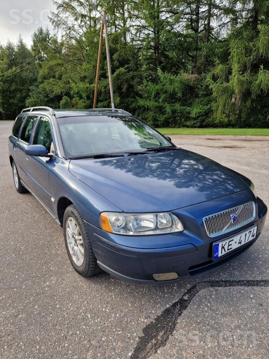 Zils Volvo V70 2004 Limbaži, ar dzinēja tilpumu 2.40 L un nobraukumu 417 tūkst. km par 1850 €, foto 1 vietnē AUTOMOTO.COM.LV