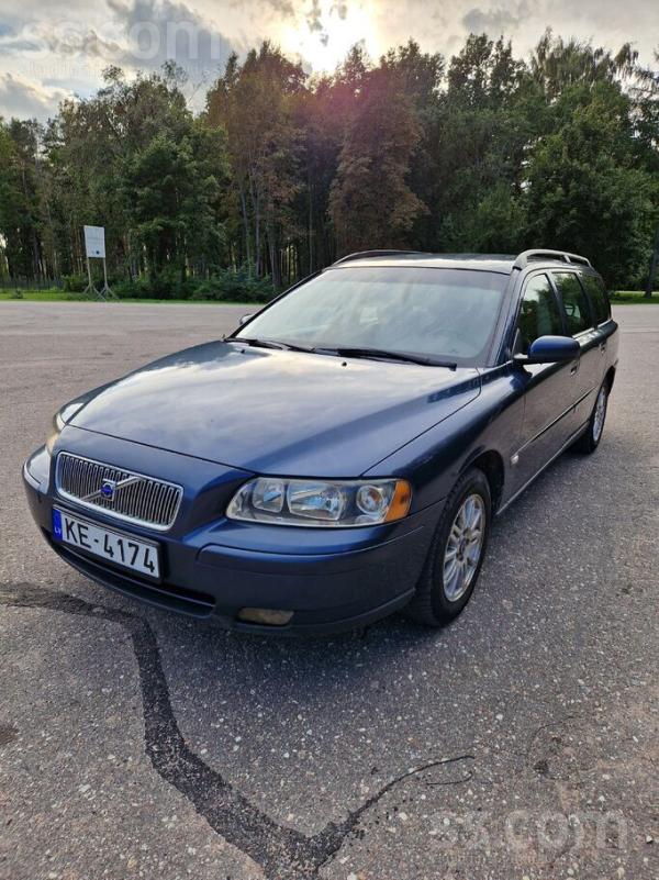 Zils Volvo V70 2004 Limbaži, ar dzinēja tilpumu 2.40 L un nobraukumu 417 tūkst. km par 1850 €, foto 4 vietnē AUTOMOTO.COM.LV