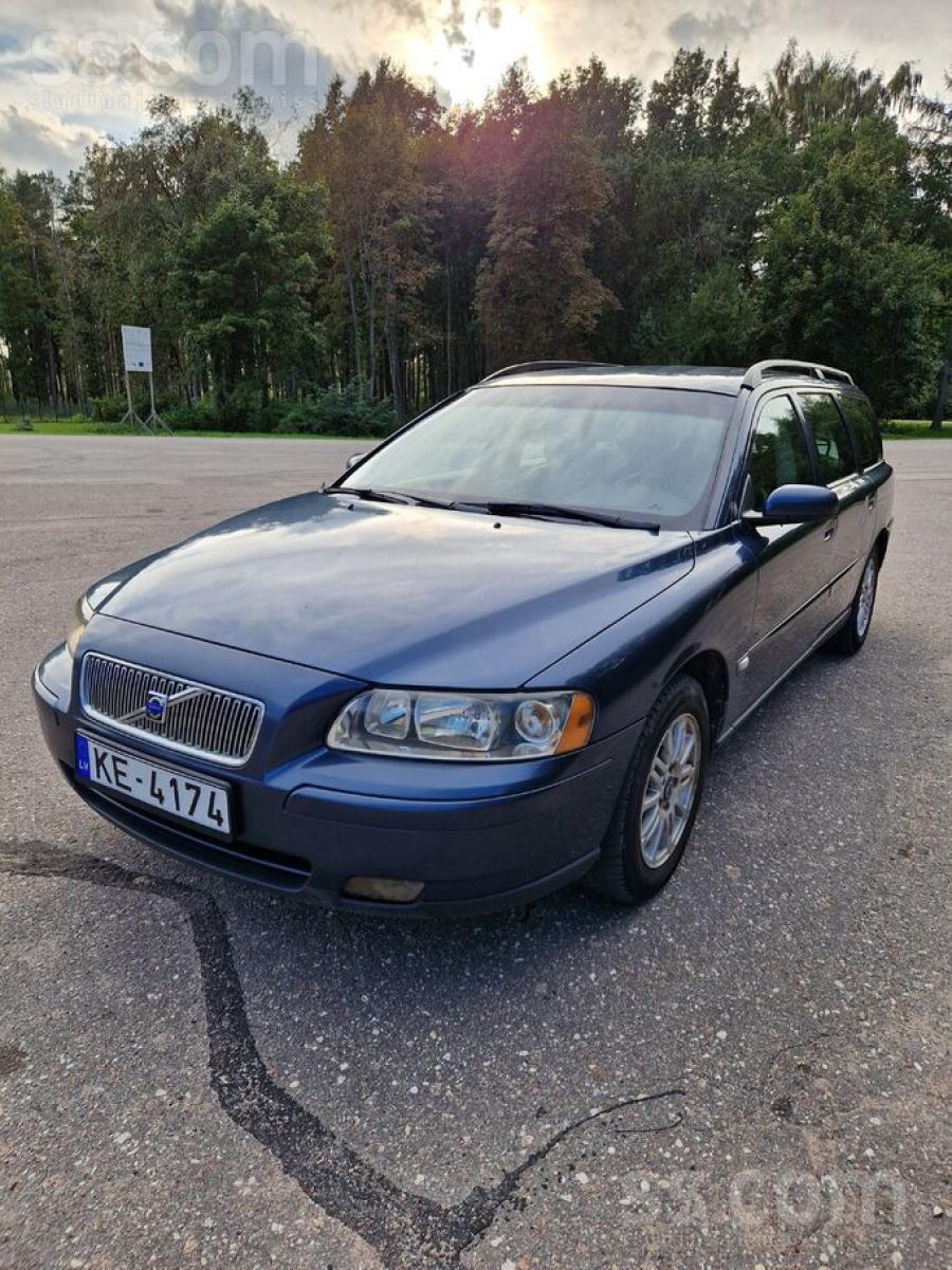 Zils Volvo V70 2004 Limbaži, ar dzinēja tilpumu 2.40 L un nobraukumu 417 tūkst. km par 1850 €, foto 4 vietnē AUTOMOTO.COM.LV