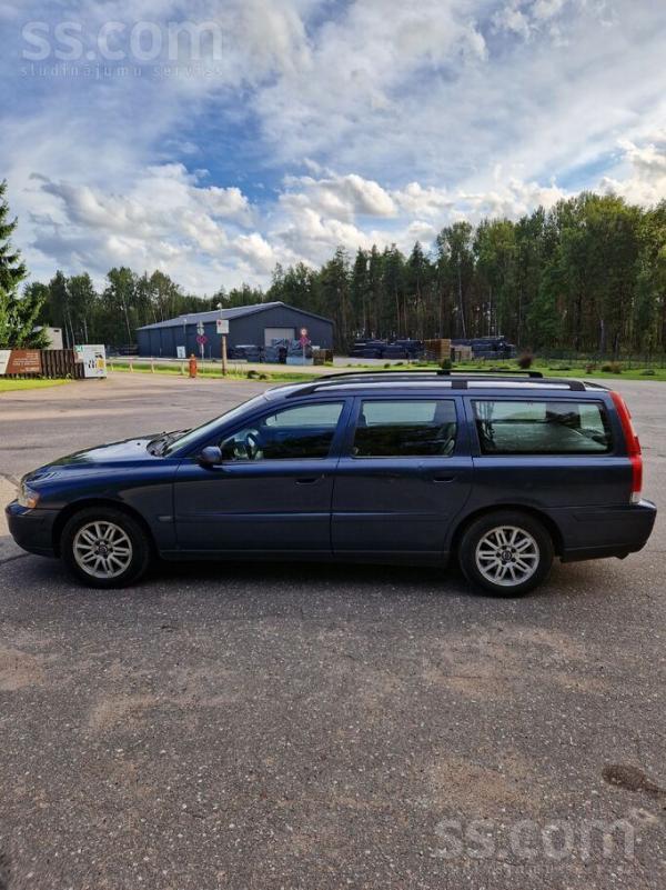 Zils Volvo V70 2004 Limbaži, ar dzinēja tilpumu 2.40 L un nobraukumu 417 tūkst. km par 1850 €, foto 5 vietnē AUTOMOTO.COM.LV
