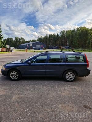 Zils Volvo V70 2004 Limbaži, ar dzinēja tilpumu 2.40 L un nobraukumu 417 tūkst. km par 1850 €, foto 5 vietnē AUTOMOTO.COM.LV