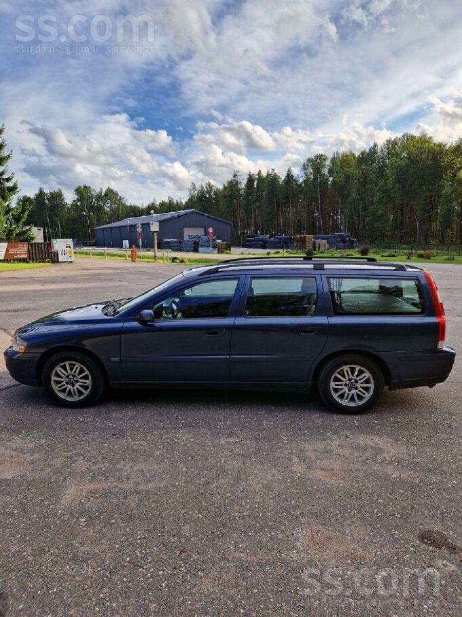 Zils Volvo V70 2004 Limbaži, ar dzinēja tilpumu 2.40 L un nobraukumu 417 tūkst. km par 1850 €, foto 5 vietnē AUTOMOTO.COM.LV
