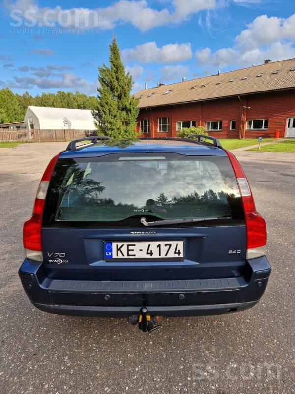 Zils Volvo V70 2004 Limbaži, ar dzinēja tilpumu 2.40 L un nobraukumu 417 tūkst. km par 1850 €, foto 7 vietnē AUTOMOTO.COM.LV