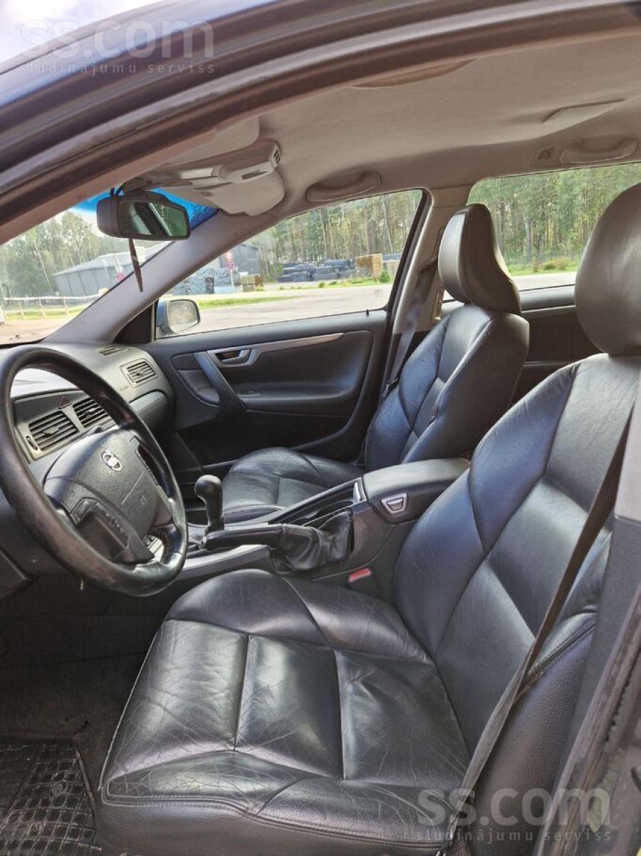 Zils Volvo V70 2004 Limbaži, ar dzinēja tilpumu 2.40 L un nobraukumu 417 tūkst. km par 1850 €, foto 10 vietnē AUTOMOTO.COM.LV