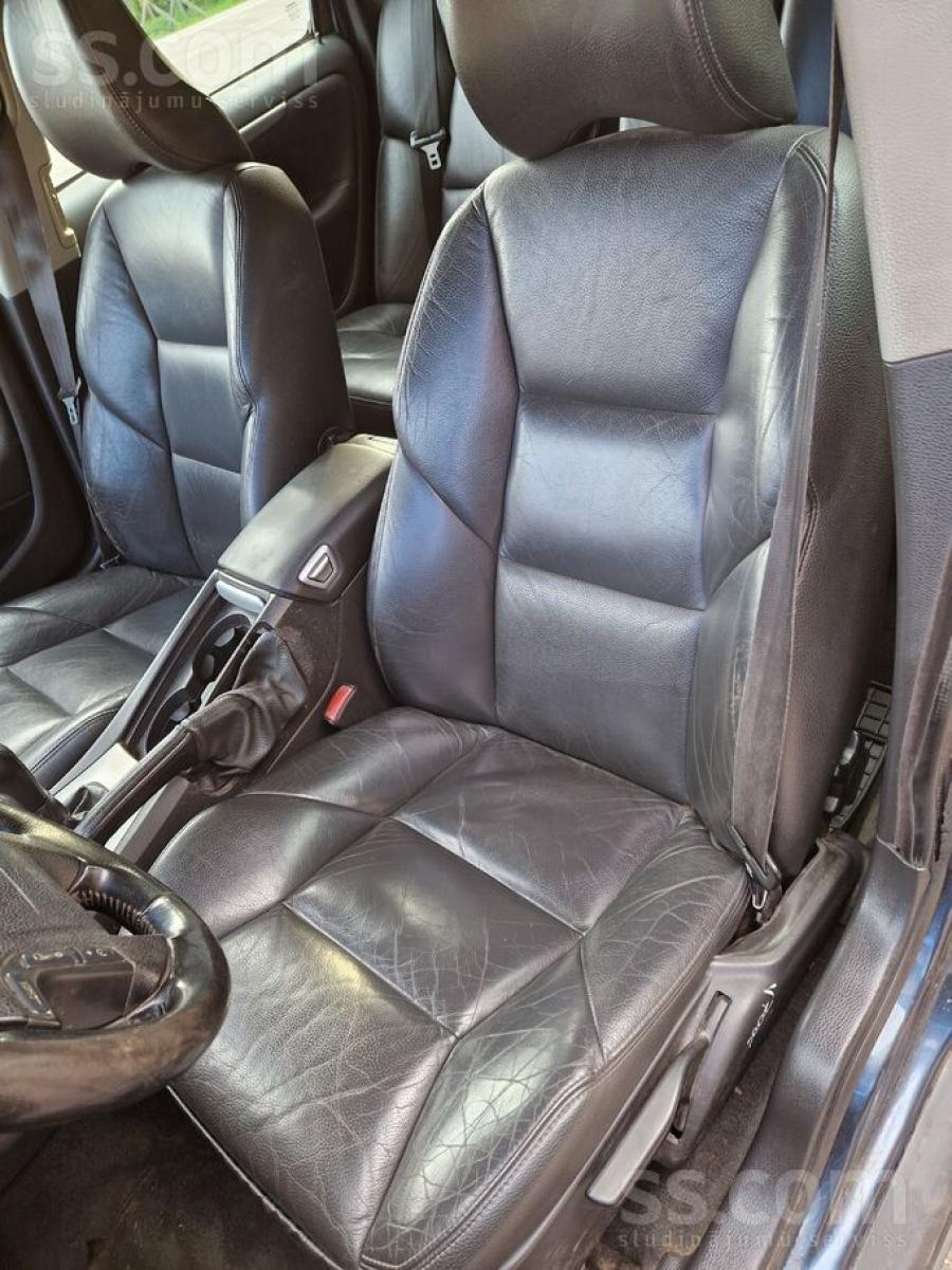 Zils Volvo V70 2004 Limbaži, ar dzinēja tilpumu 2.40 L un nobraukumu 417 tūkst. km par 1850 €, foto 11 vietnē AUTOMOTO.COM.LV