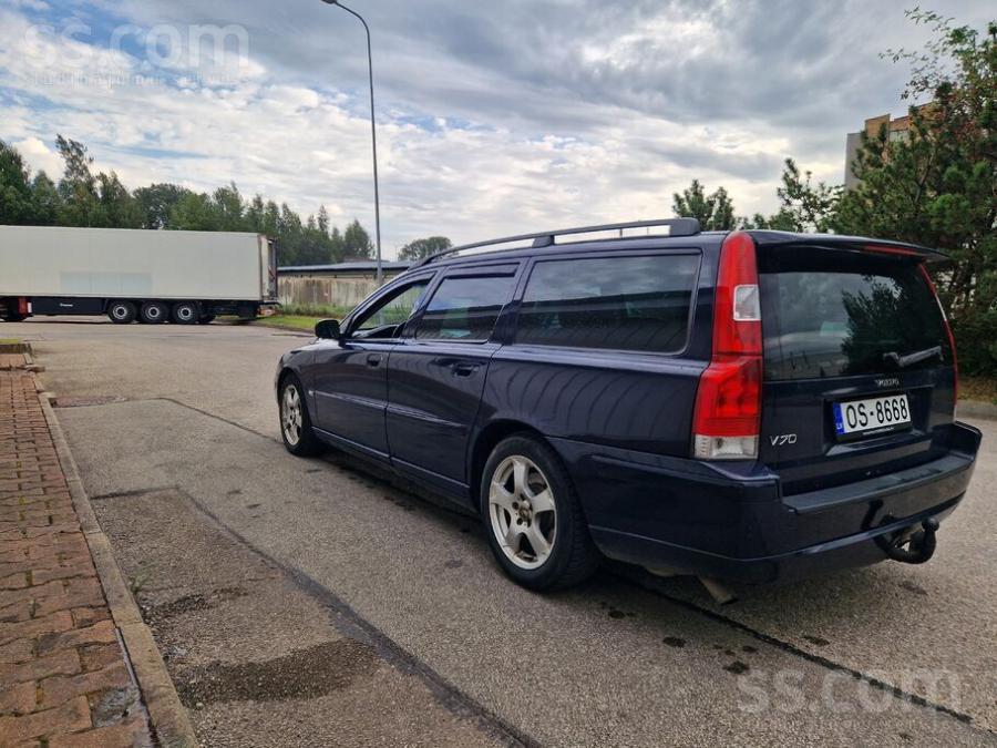 Zils Volvo V70 2004 Daugavpils, ar dzinēja tilpumu 2.40 L un nobraukumu 0 tūkst. km par 2650 €, foto 5 vietnē AUTOMOTO.COM.LV