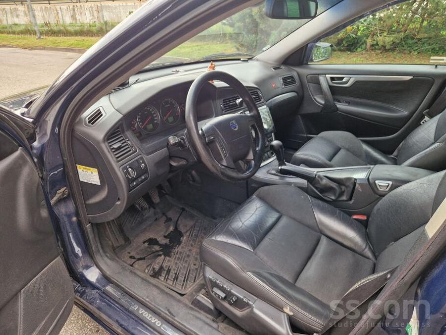 Zils Volvo V70 2004 Daugavpils, ar dzinēja tilpumu 2.40 L un nobraukumu 0 tūkst. km par 2650 €, foto 7 vietnē AUTOMOTO.COM.LV