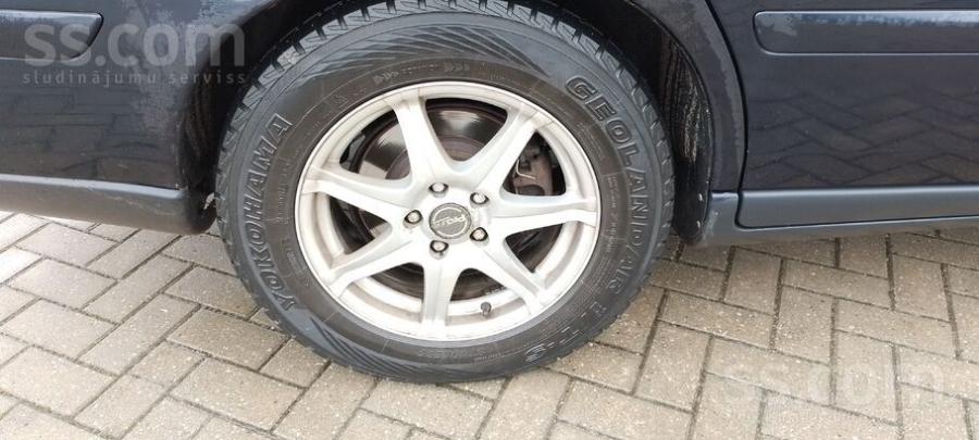 Zils Volvo V70 2004 Valmiera, ar dzinēja tilpumu 2.40 L un nobraukumu 355 tūkst. km par 1290 €, foto 5 vietnē AUTOMOTO.COM.LV
