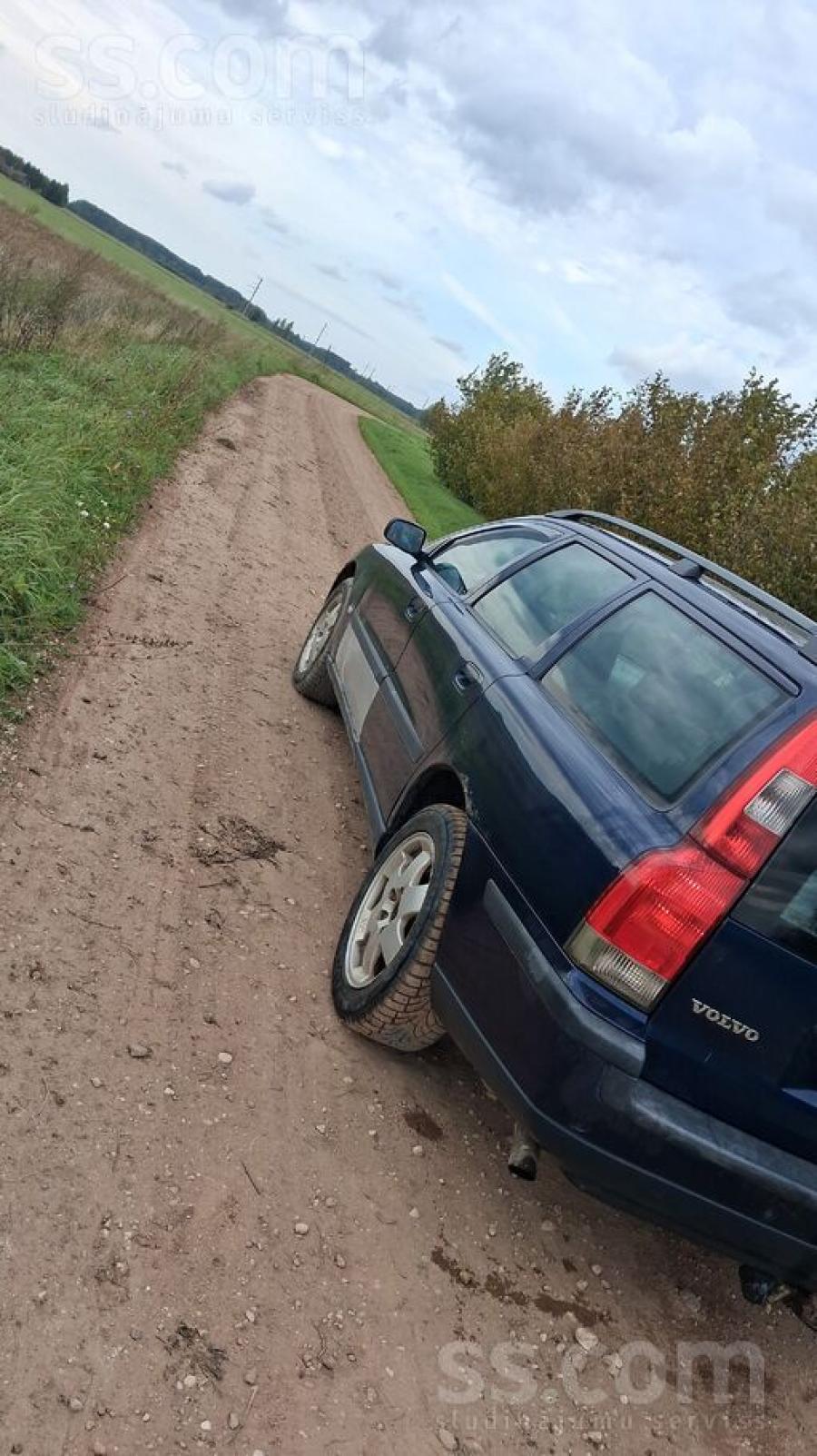 Zils Volvo V70 2004 Balvi, ar dzinēja tilpumu 2.40 L un nobraukumu 497 tūkst. km par 1600 €, foto 5 vietnē AUTOMOTO.COM.LV