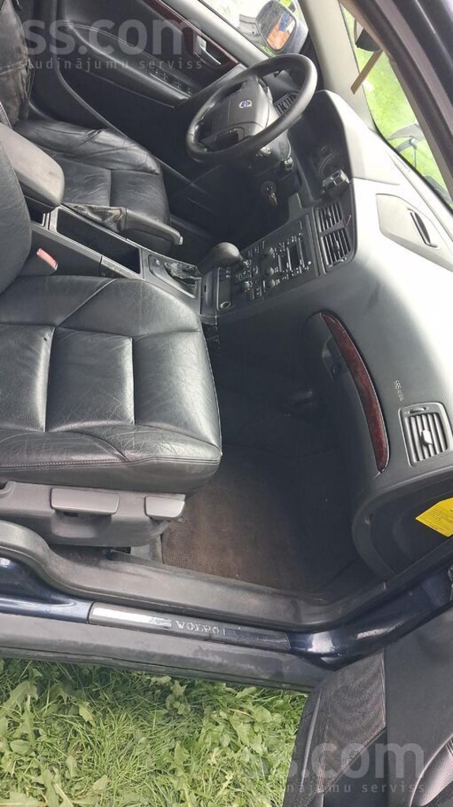 Zils Volvo V70 2004 Balvi, ar dzinēja tilpumu 2.40 L un nobraukumu 497 tūkst. km par 1600 €, foto 9 vietnē AUTOMOTO.COM.LV