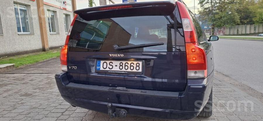 Blue Volvo V70 2004 in Daugavpils, with an engine capacity of 2.40 L and mileage of 317 thousand km for 1750 €, photo 6 on AUTOMOTO.COM.LV