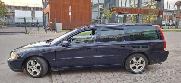 Volvo V70 2004 Daugavpils vietnē Zils Volvo V70 2004 Daugavpils, ar dzinēja tilpumu 2.40 L un nobraukumu 317 tūkst. km par 1750 €, foto 8 vietnē AUTOMOTO.COM.LV