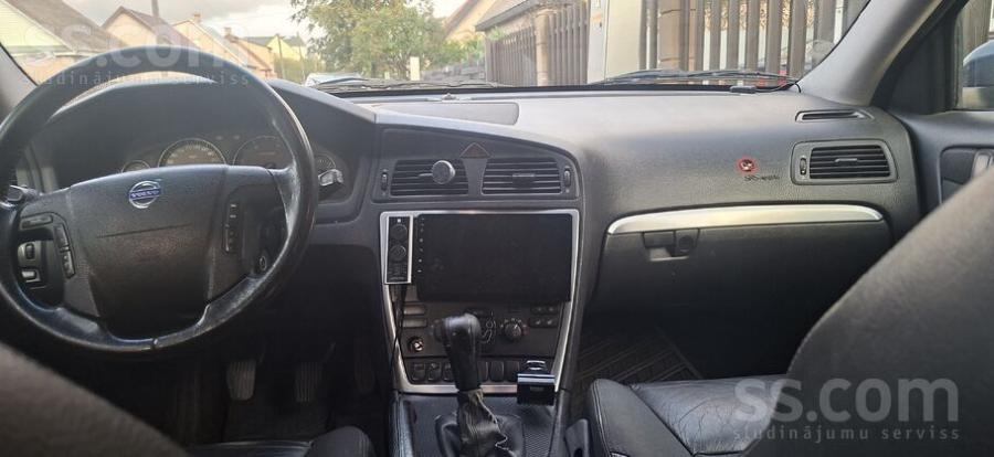 Blue Volvo V70 2004 in Daugavpils, with an engine capacity of 2.40 L and mileage of 317 thousand km for 1750 €, photo 22 on AUTOMOTO.COM.LV
