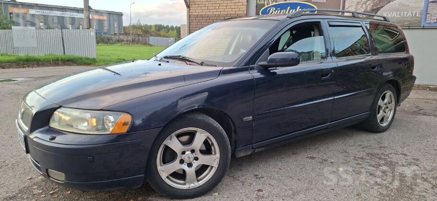 Blue Volvo V70 2004 in Daugavpils, with an engine capacity of 2.40 L and mileage of 317 thousand km for 1750 €, photo 27 on AUTOMOTO.COM.LV