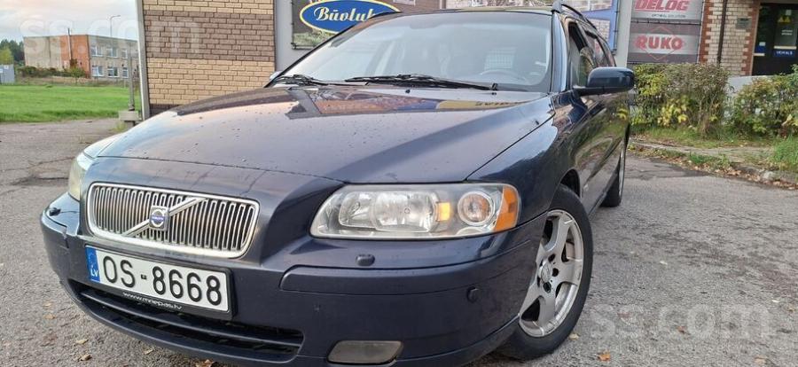 Blue Volvo V70 2004 in Daugavpils, with an engine capacity of 2.40 L and mileage of 317 thousand km for 1750 €, photo 28 on AUTOMOTO.COM.LV