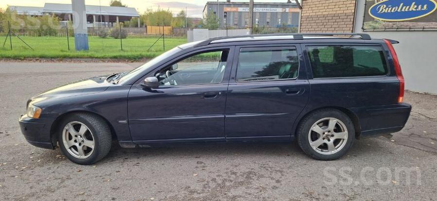 Blue Volvo V70 2004 in Daugavpils, with an engine capacity of 2.40 L and mileage of 317 thousand km for 1750 €, photo 29 on AUTOMOTO.COM.LV