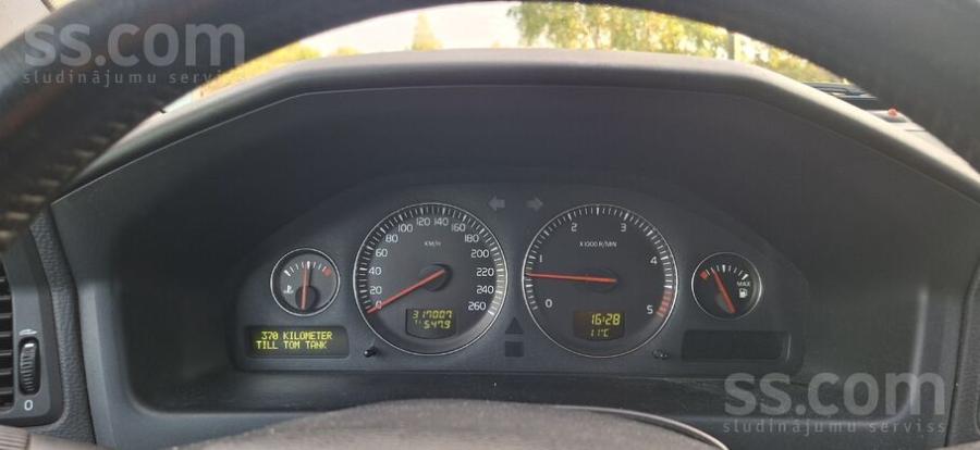 Blue Volvo V70 2004 in Daugavpils, with an engine capacity of 2.40 L and mileage of 317 thousand km for 1750 €, photo 31 on AUTOMOTO.COM.LV