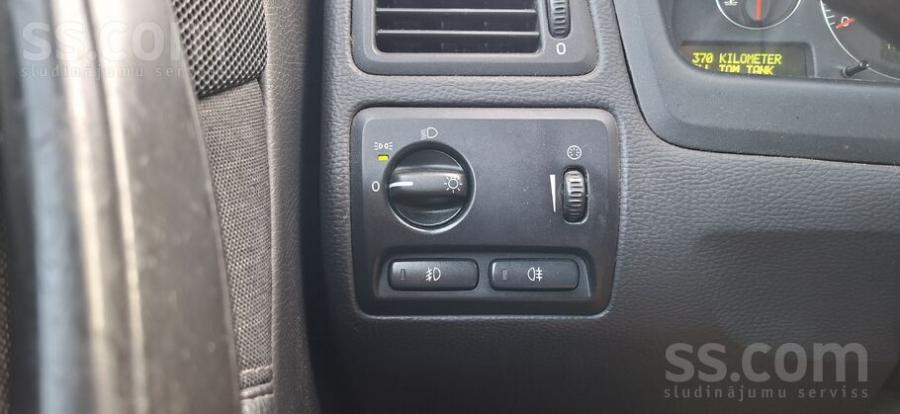 Blue Volvo V70 2004 in Daugavpils, with an engine capacity of 2.40 L and mileage of 317 thousand km for 1750 €, photo 32 on AUTOMOTO.COM.LV