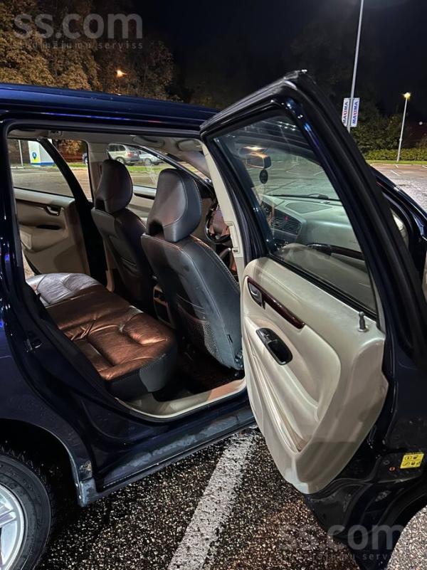 Blue Volvo V70 2004 in Riga, with an engine capacity of 2.40 L and mileage of 221 thousand km for 2000 €, photo 10 on AUTOMOTO.COM.LV