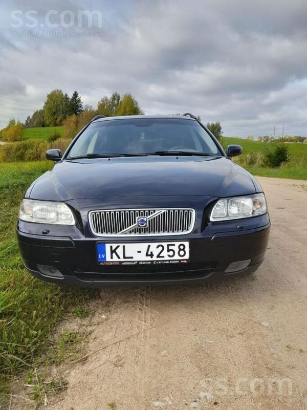 Zils Volvo V70 2004 Krāslava, ar dzinēja tilpumu 2.40 L un nobraukumu 360 tūkst. km par 2100 €, foto 1 vietnē AUTOMOTO.COM.LV