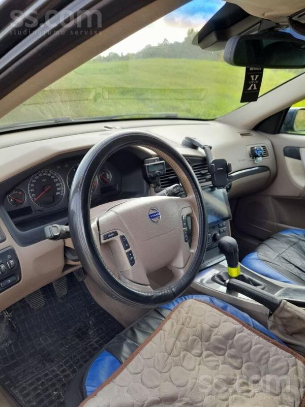 Zils Volvo V70 2004 Krāslava, ar dzinēja tilpumu 2.40 L un nobraukumu 360 tūkst. km par 2100 €, foto 5 vietnē AUTOMOTO.COM.LV