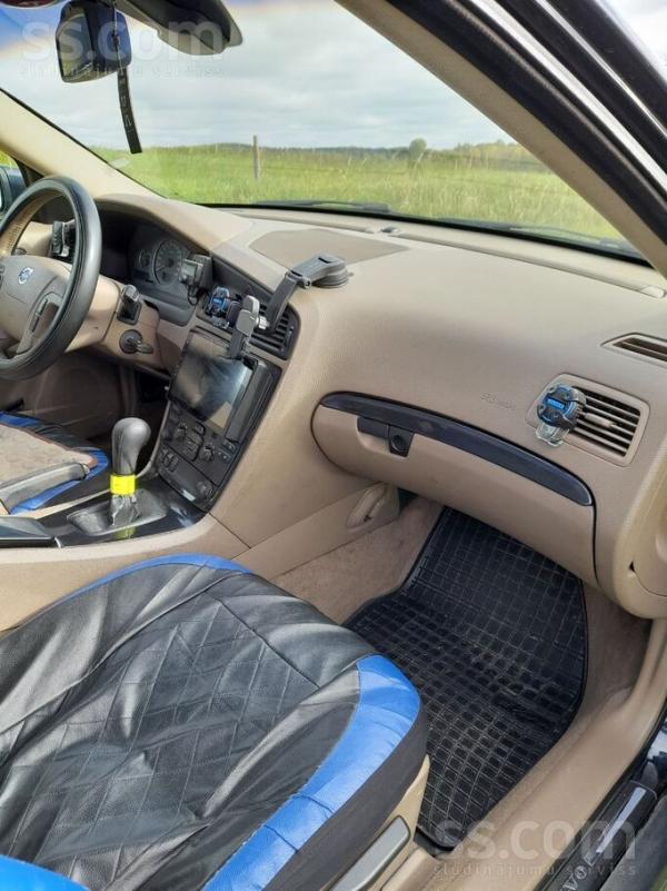 Zils Volvo V70 2004 Krāslava, ar dzinēja tilpumu 2.40 L un nobraukumu 360 tūkst. km par 2100 €, foto 7 vietnē AUTOMOTO.COM.LV