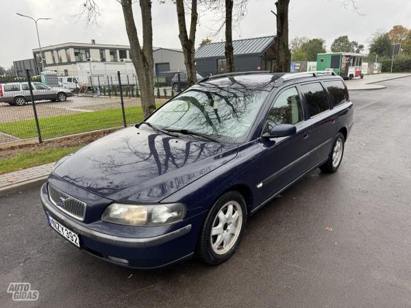 Blue Volvo V70 2004 in Kaunas, with an engine capacity of 2.40 L and mileage of 300 thousand km for 1450 €, photo 1 on AUTOMOTO.COM.LV