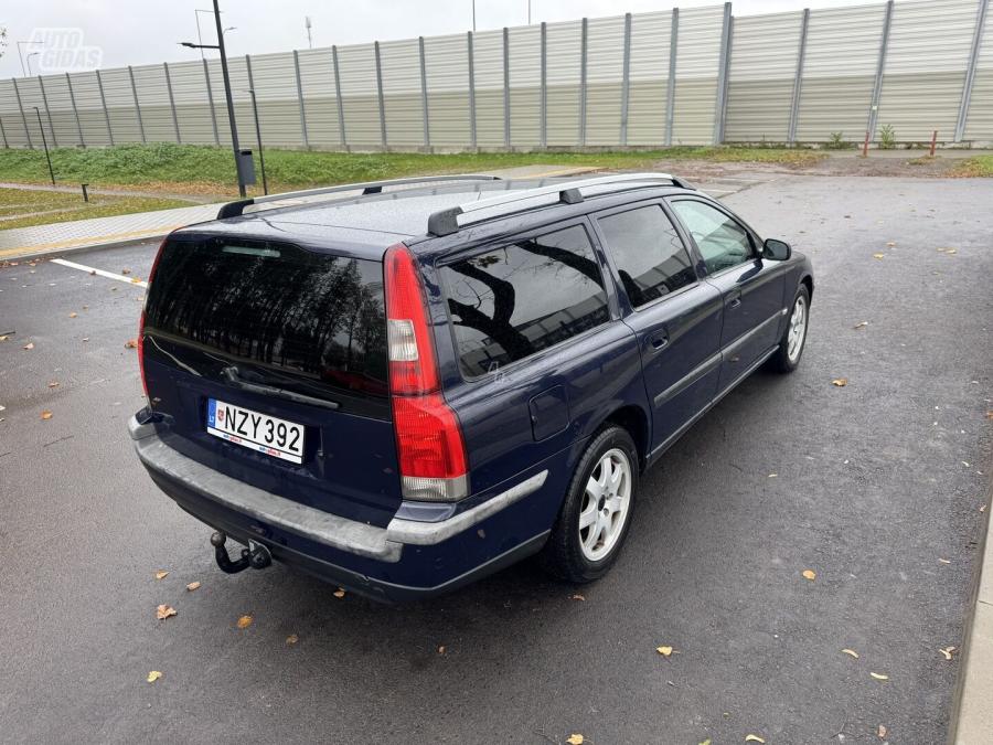 Синий Вольво В70 2004 в Каунас, объемом двигателя 2.40 л и пробегом 300 тыс. км за 1450 €, фото 4 на AUTOMOTO.COM.LV
